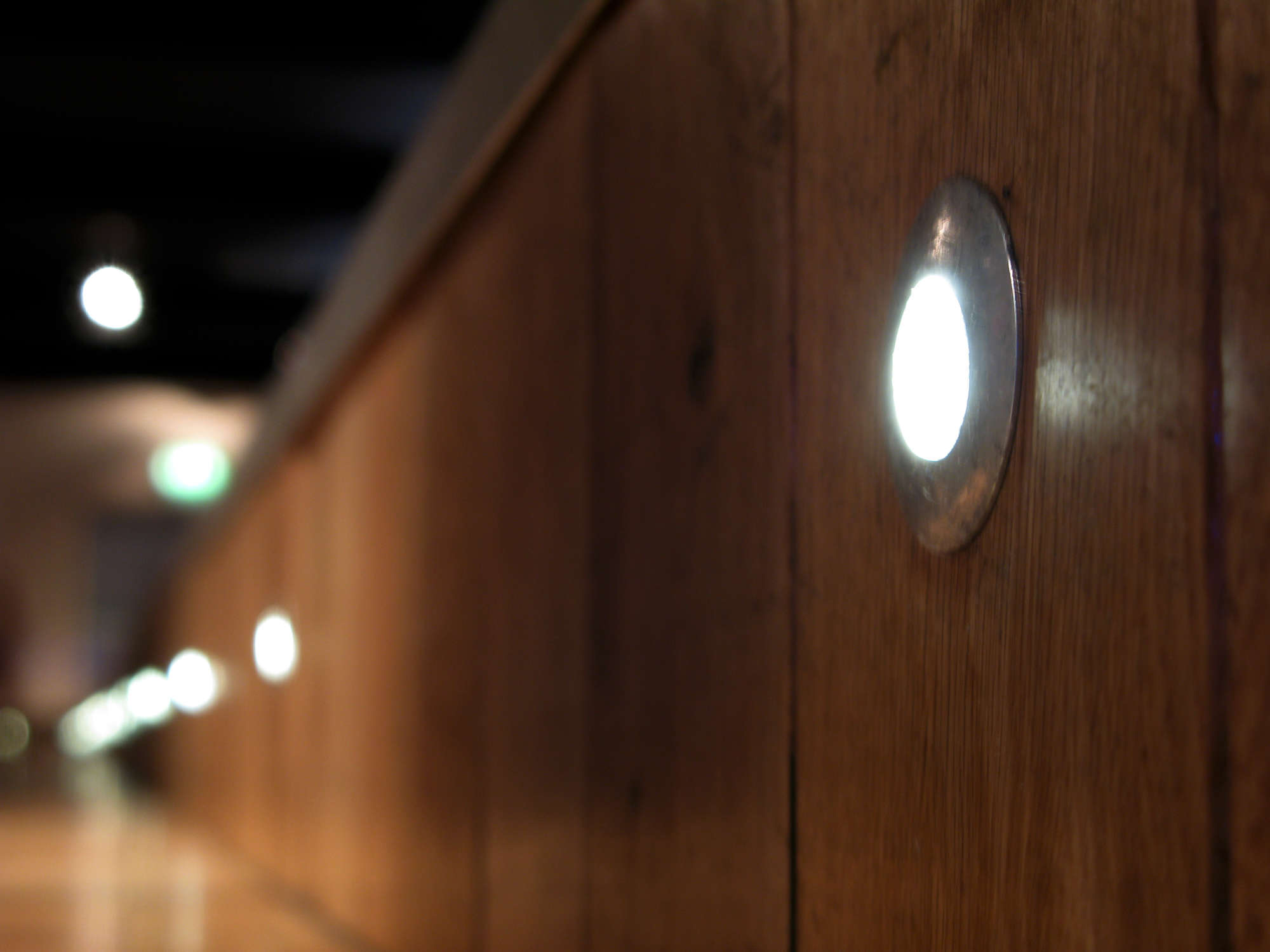 LED Bubble 2 Skirting Light 1W 350mA Warm White 3200K White | Mr ...