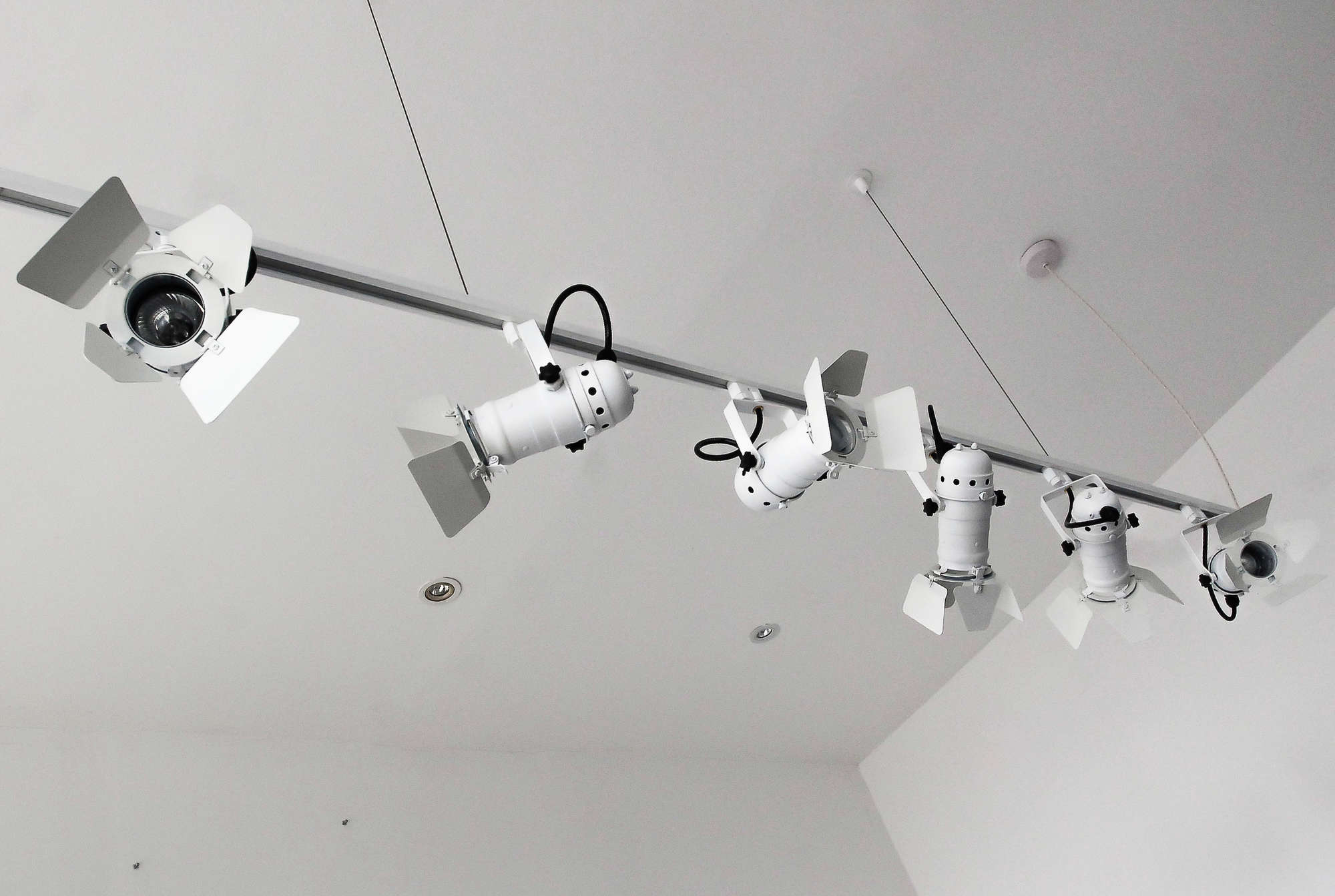 AR111 Theatre Track 240V 50W Black | Mr Resistor Lighting