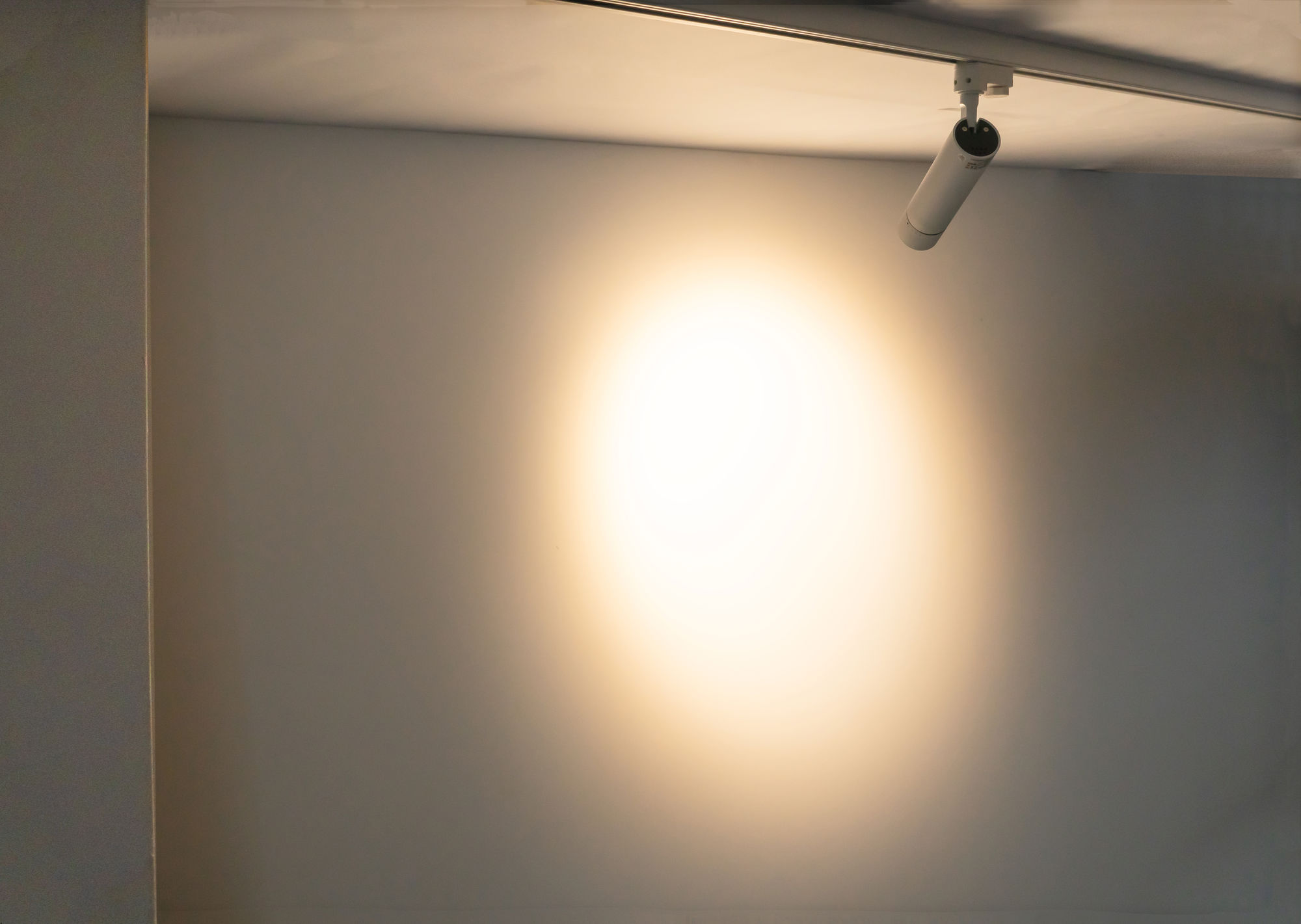 Adjustable Beam 10-45° LED Track Light Three Circuit Spotlight 15W ...