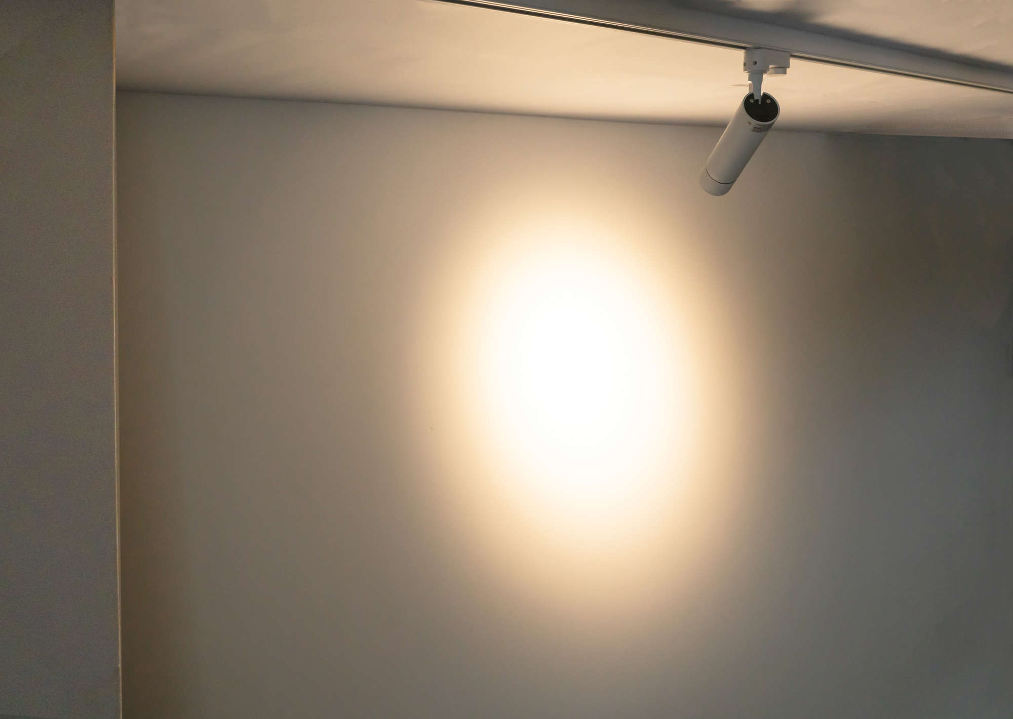 Adjustable Beam 10-45° LED Track 30W White | Mr Resistor Lighting