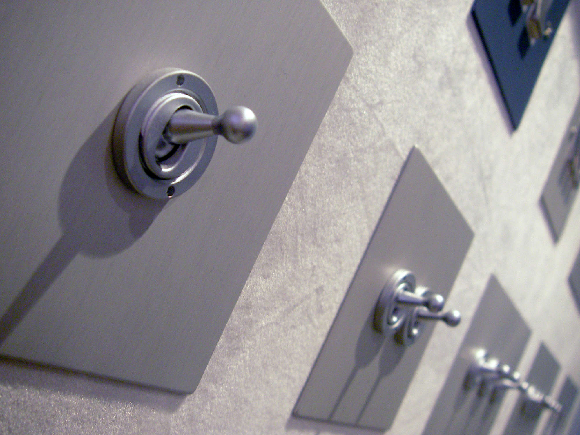 Flex Outlet 1 gang flex outlet Aluminium | Mr Resistor Lighting