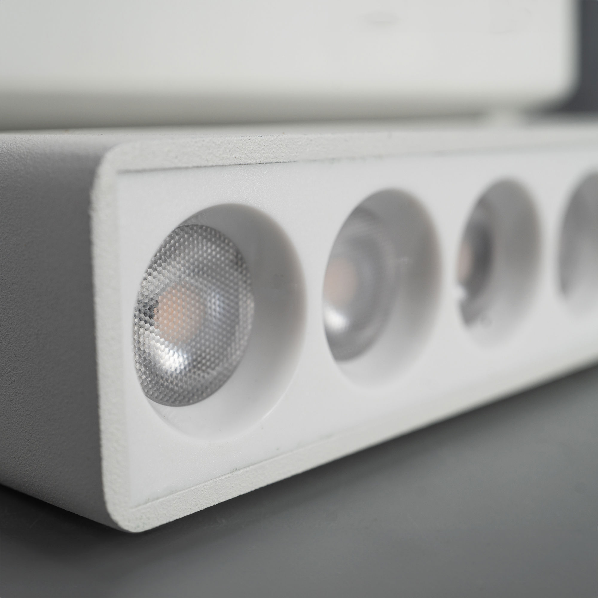 Laser Ultra Slim Magnetic Track LED Adjustable Spotlight 48V White 6W ...