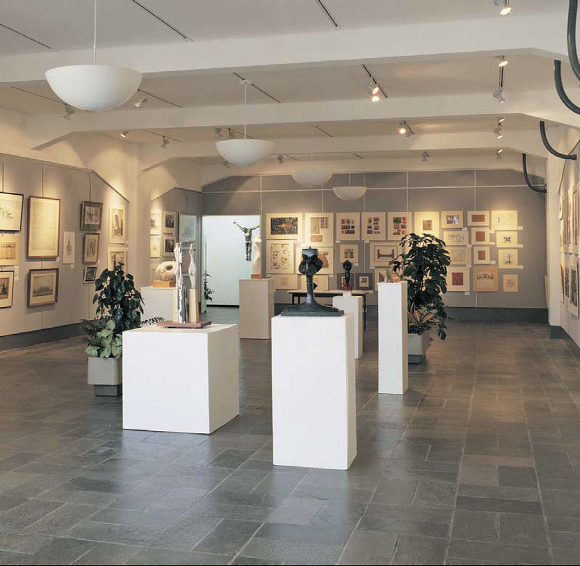 Starter Track 240V Black 1m | Mr Resistor Lighting