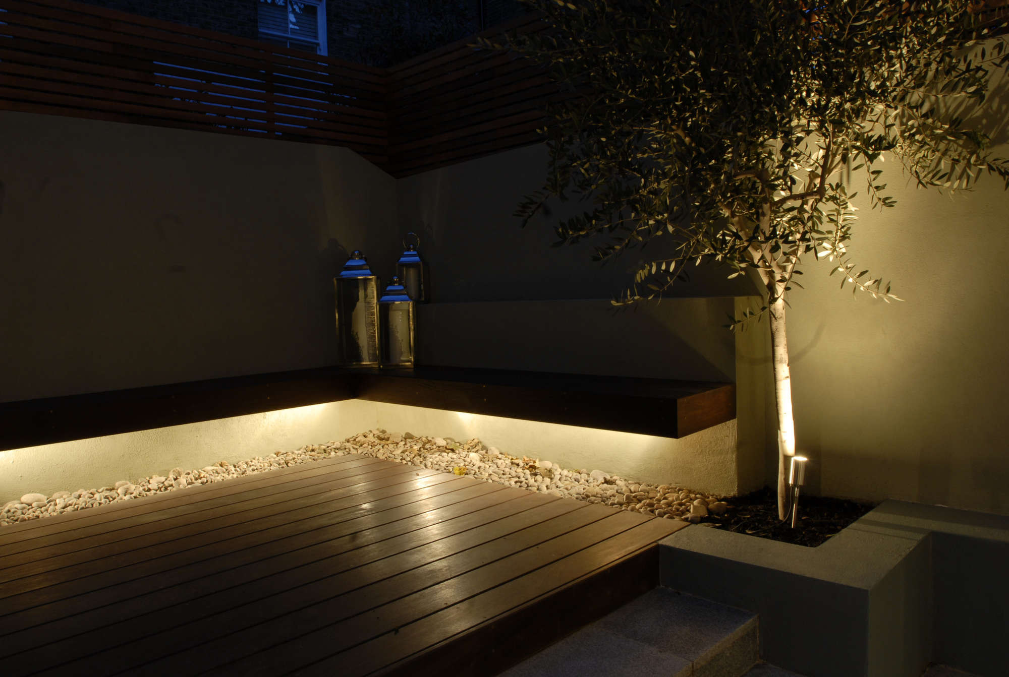 Smooth Spike Light IP65 240V Black 35W | Mr Resistor Lighting