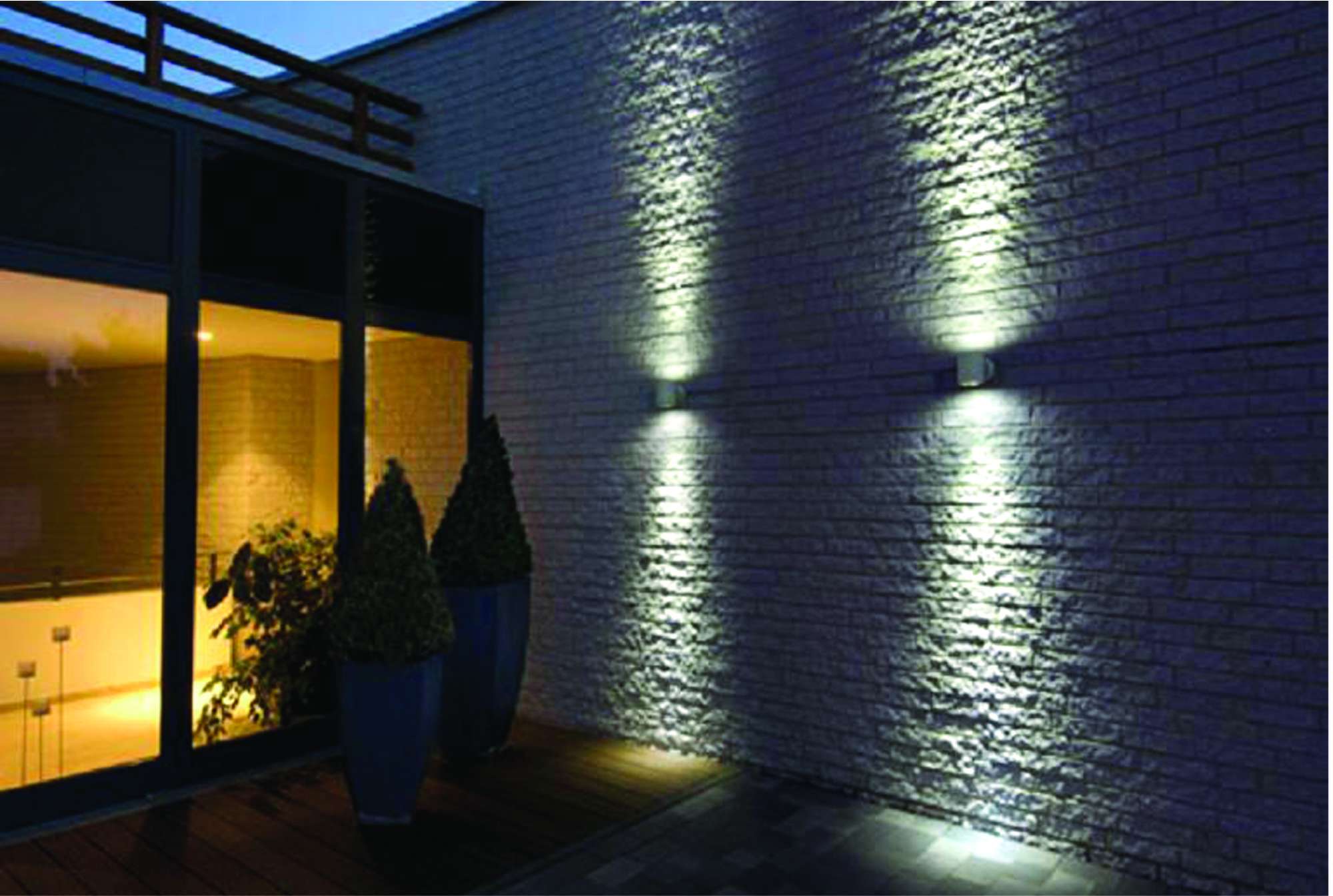 Battlestar 2.0 Up & Down Pillar Wall Light 240V 12W White 3000K Warm White | Mr Resistor Lighting