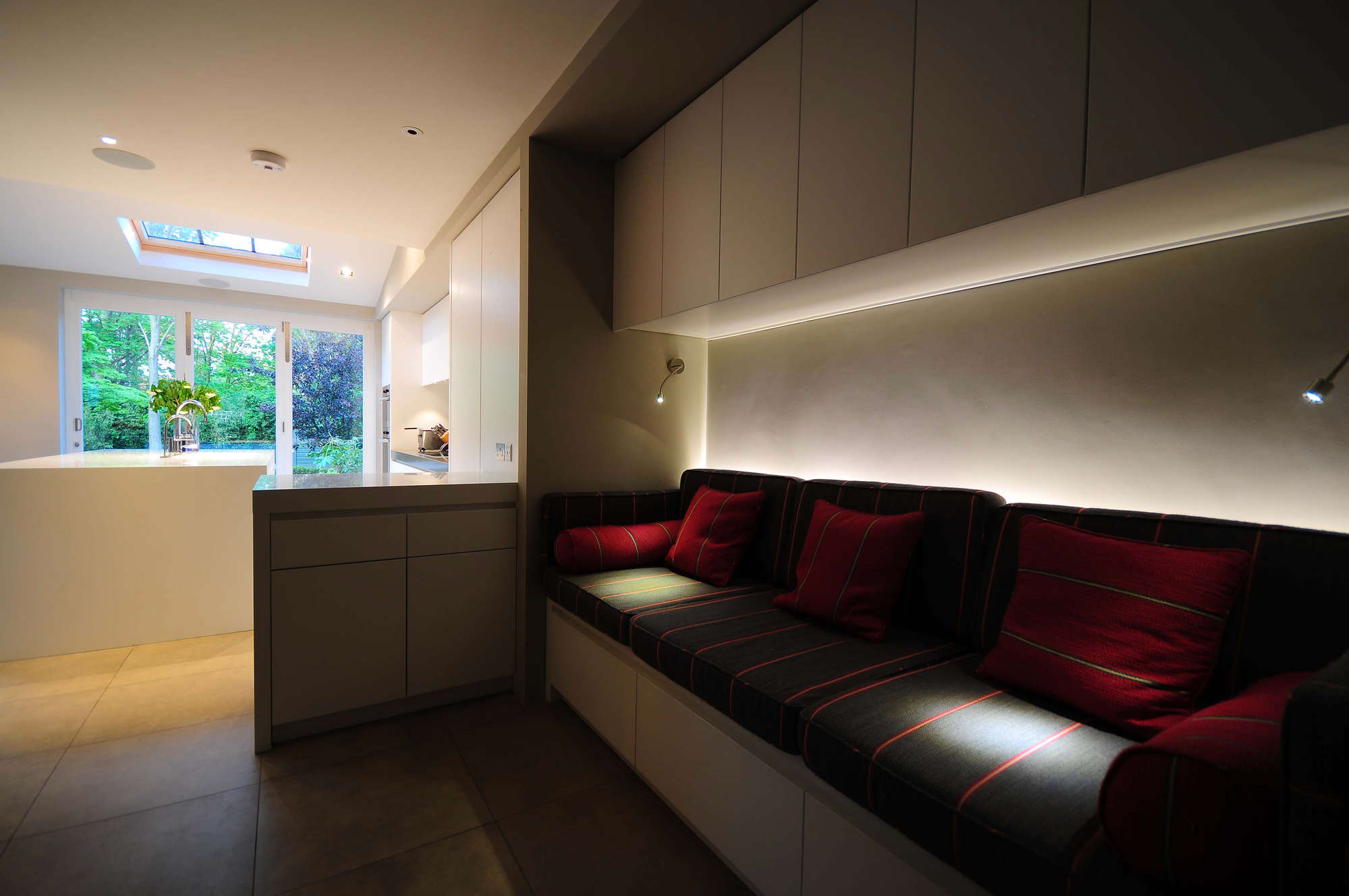 LED Dimmable Slimline Tube Flat 6500K Daylight 10W | Mr Resistor Lighting